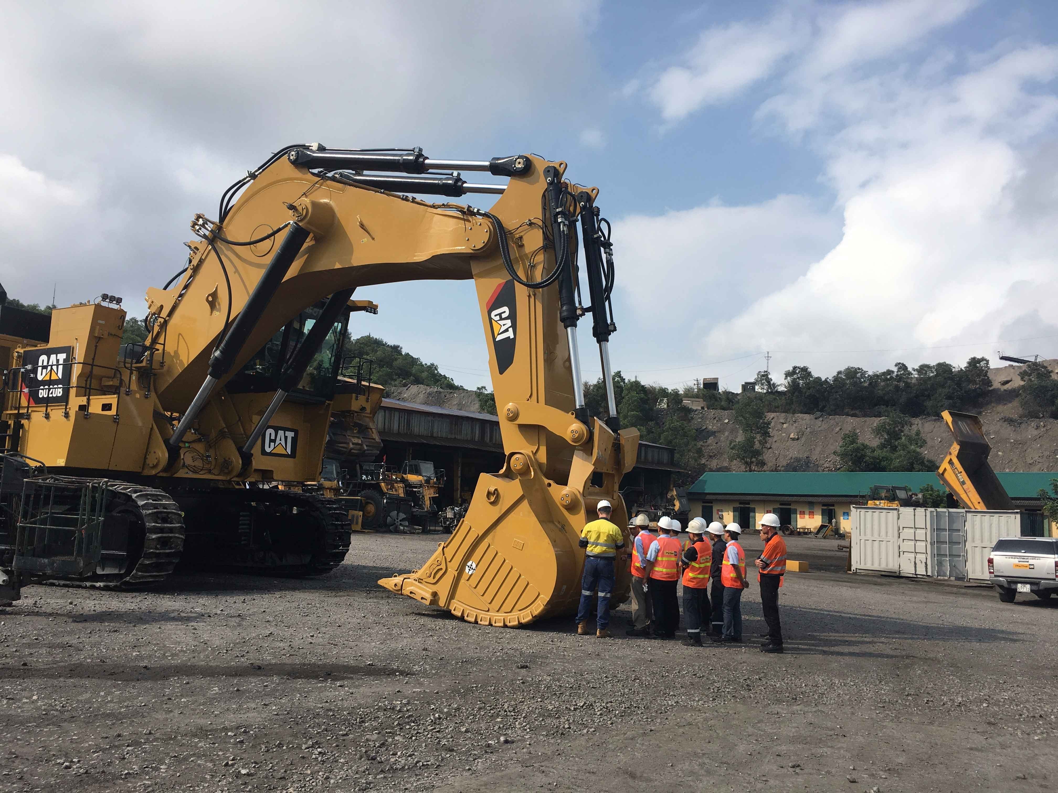Cat 6020B – Máy xúc đào thủy lực lớn nhất Việt Nam